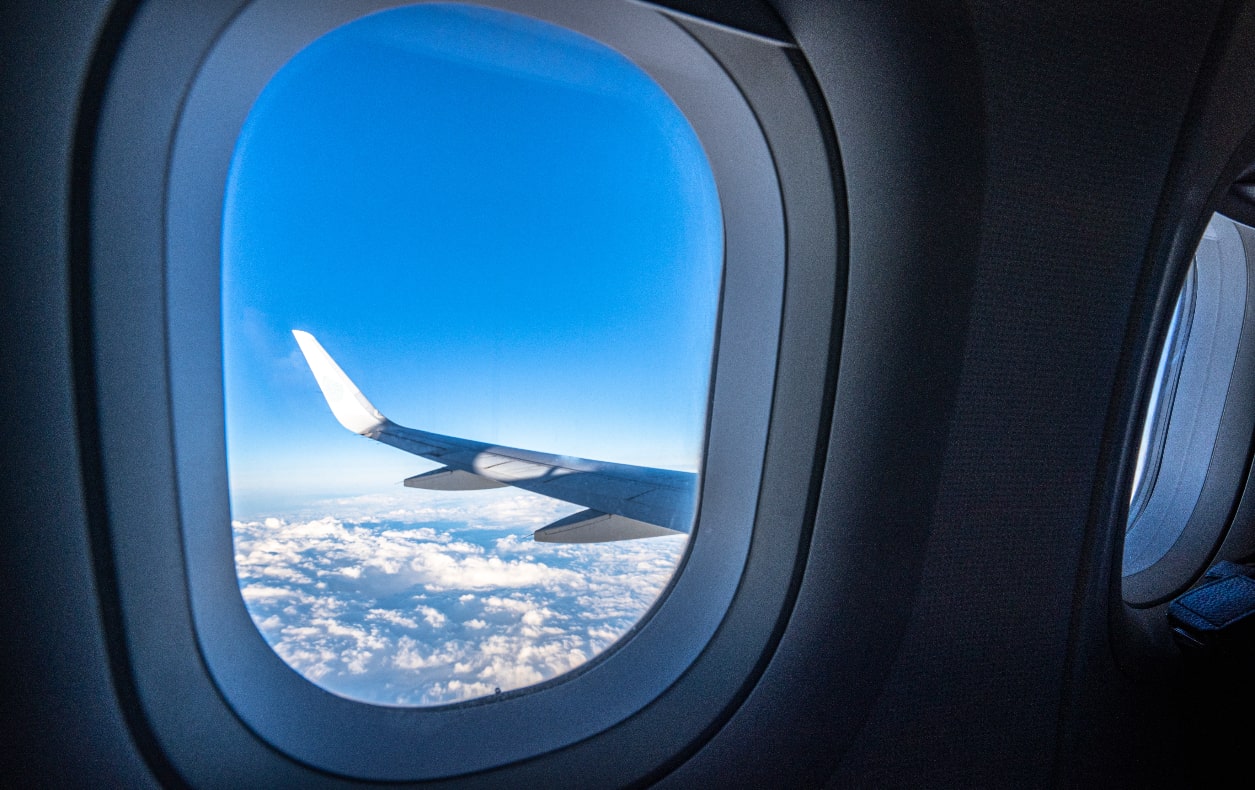 Atterrissage secoué par des turbulences de sillage filmé depuis l’avion