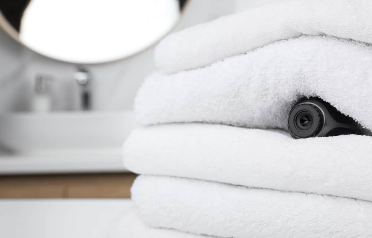 Location Airbnb Elle Découvre Quelle Est Filmée Dans La Douche